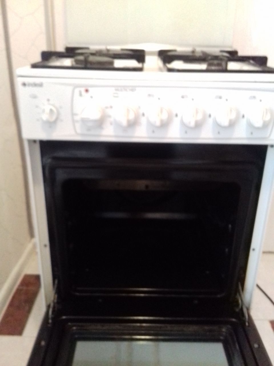 Комбинированная газовая плита indesit в отличном состоянии - 1200 лей