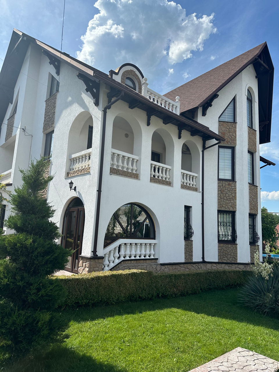 se vinde casa mun Chisinau Ciorescu ,sec.Riscani 230m2