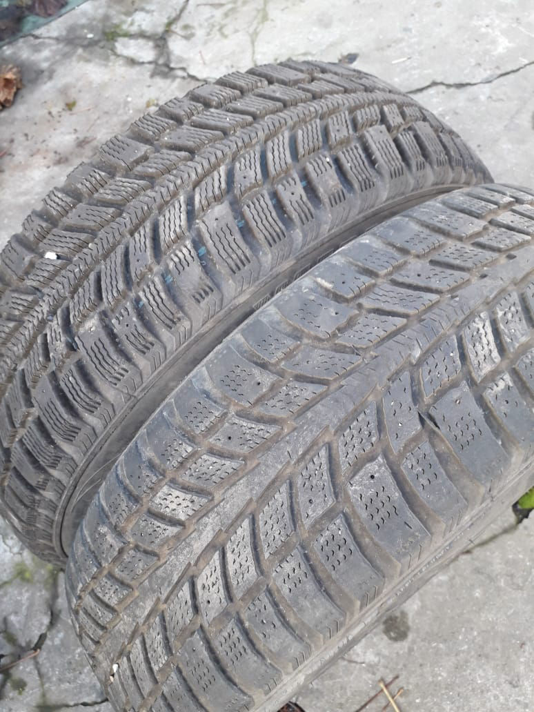 Vind 2 anvelope una noua una folosita