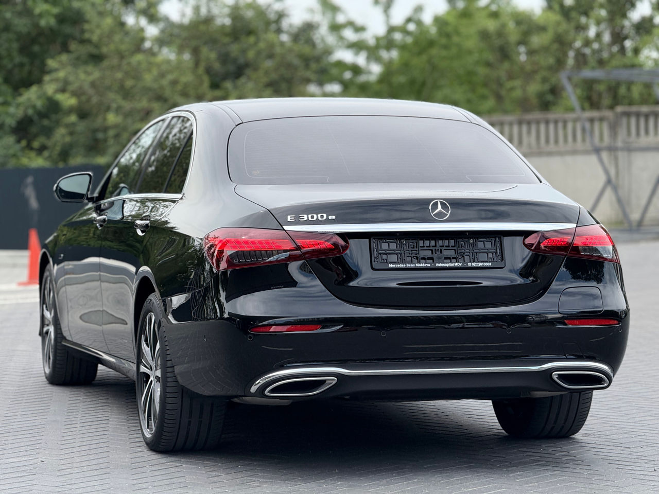 Mercedes E-Class 2022 г. с пробегом 129000 км, Плагин-гибрид (бензин), 30500