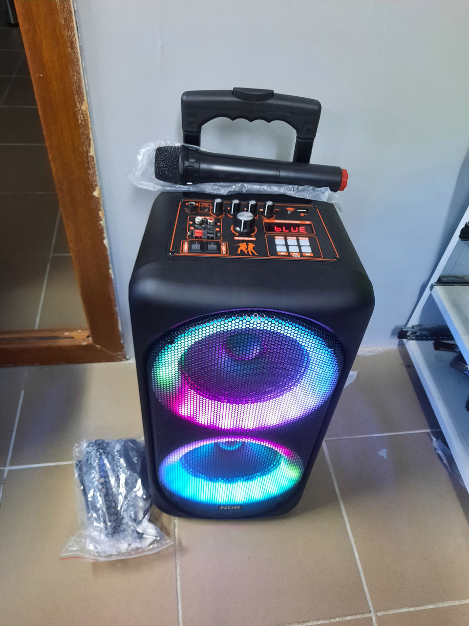 Boxa cu acumulator 2 microfoane , Blueetooth, MP3 extra bass, adusa din ...