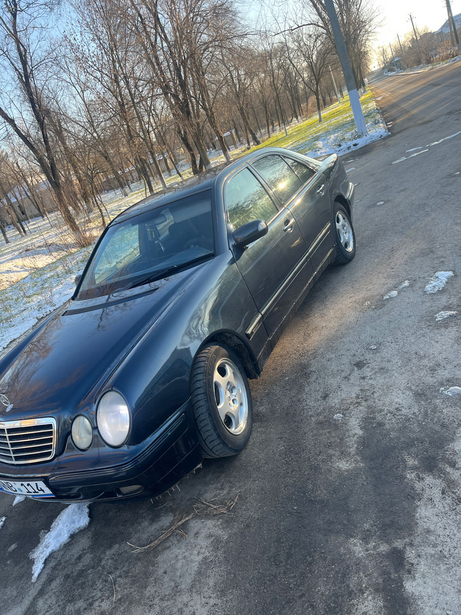 Mercedes E-Class an. 2000 cu rulaj 392000 km, Benzină, 2800
