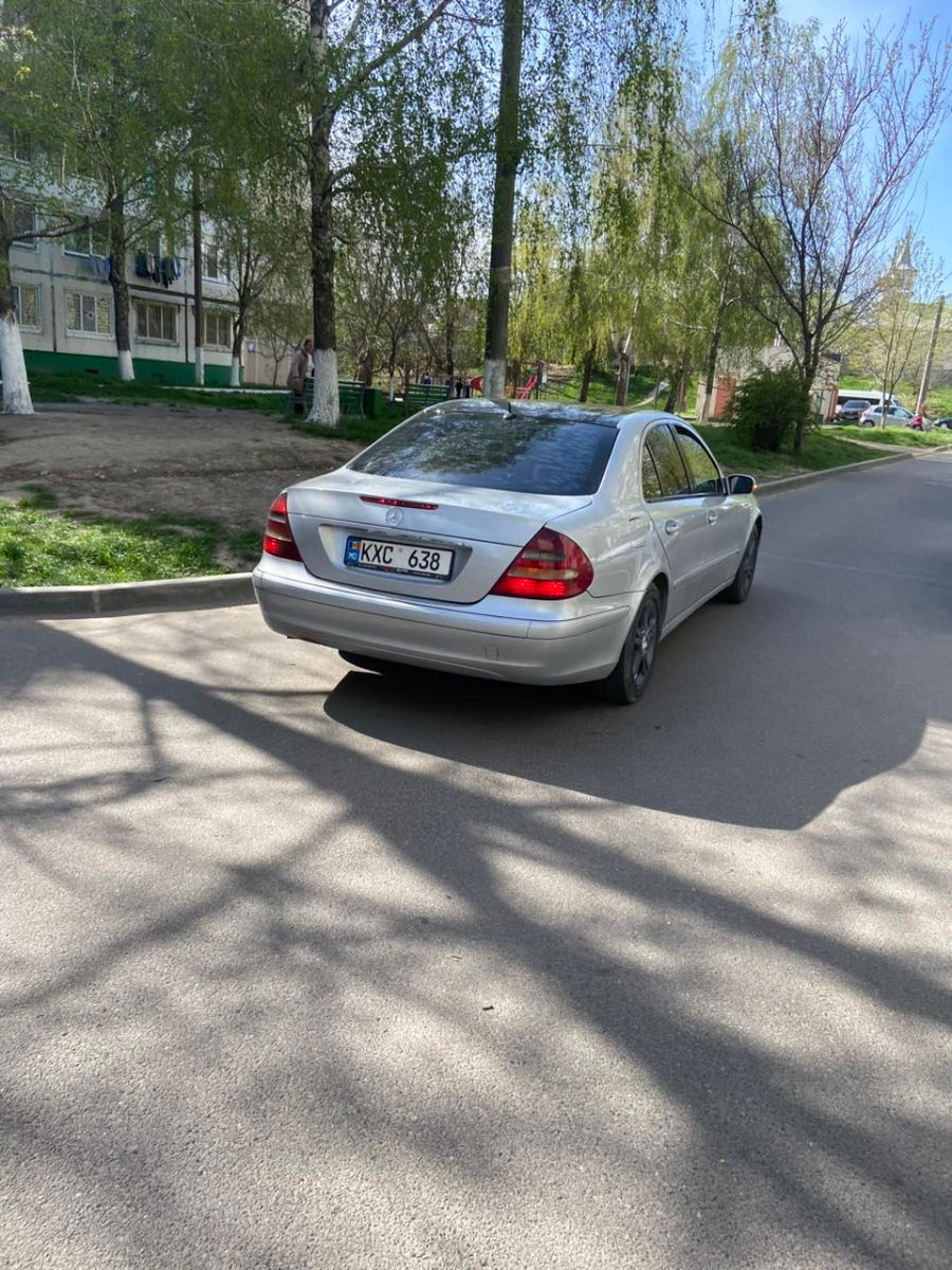 Mercedes E-Class an. 2002 cu rulaj 220000 km, Diesel, 5000