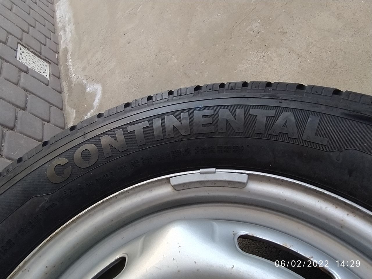 Continental Vanco8 215/75 r16c