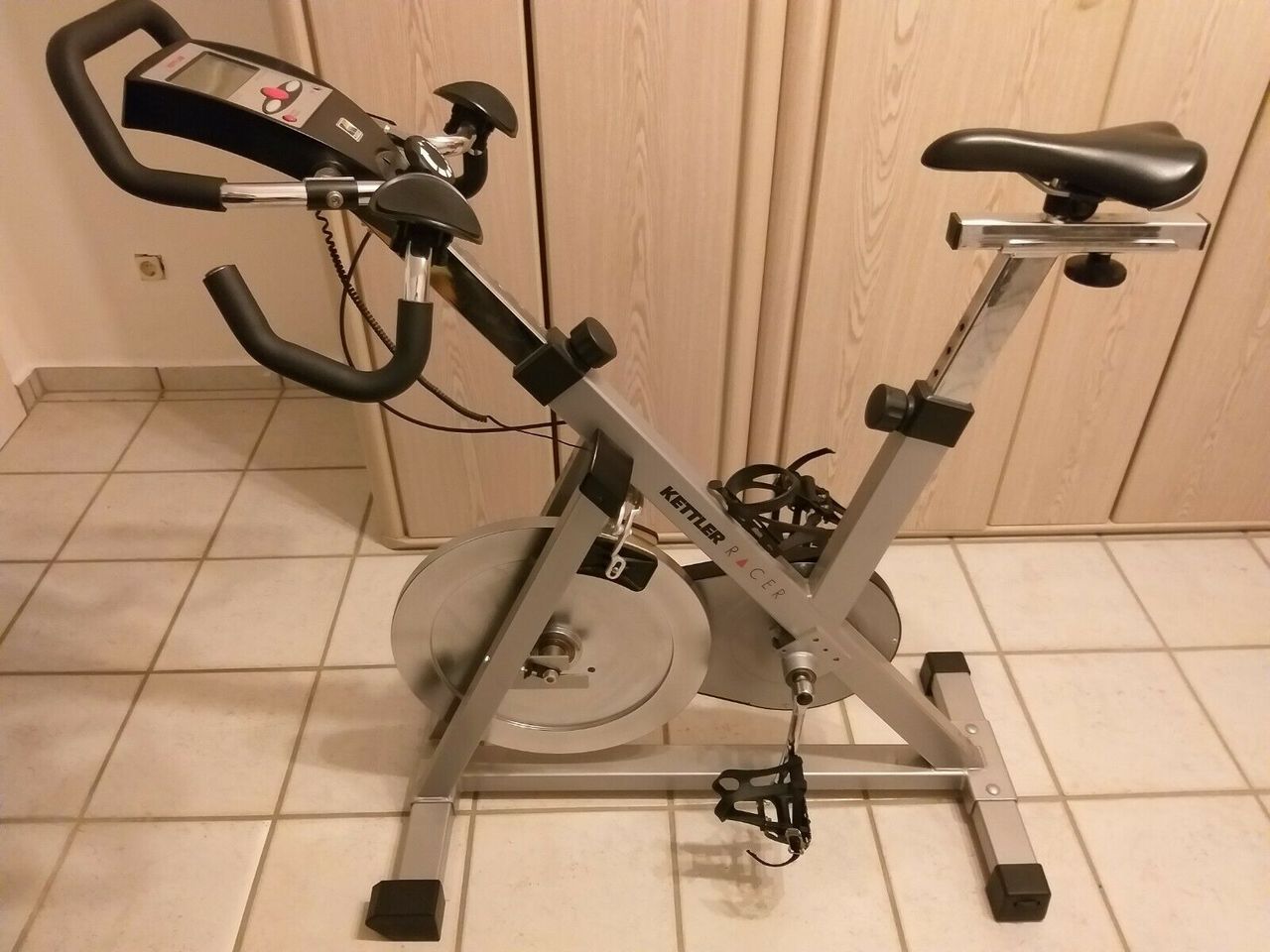 Велотренажёр Kettler Racer. Bicicleta de exerciții,Trenajor.