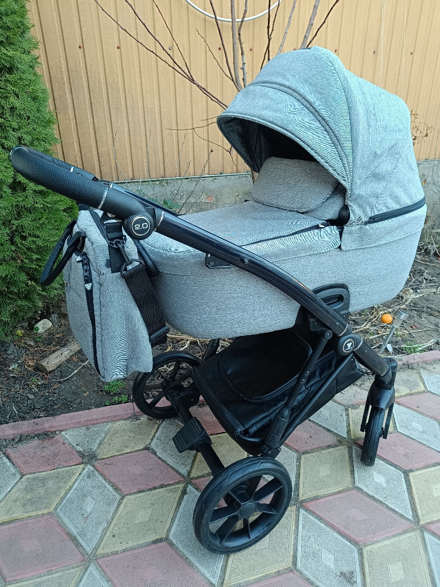 Коляска 2 в 1 Invictus grey в состояние новой после хим чистки.