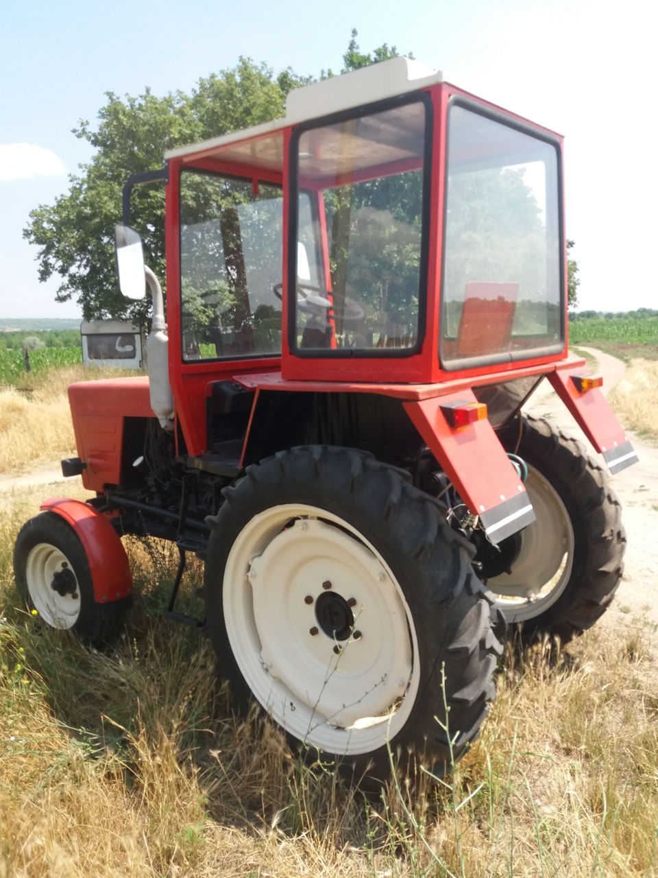 Se vinde tractoras total reparat s-au schimb pe MTZ