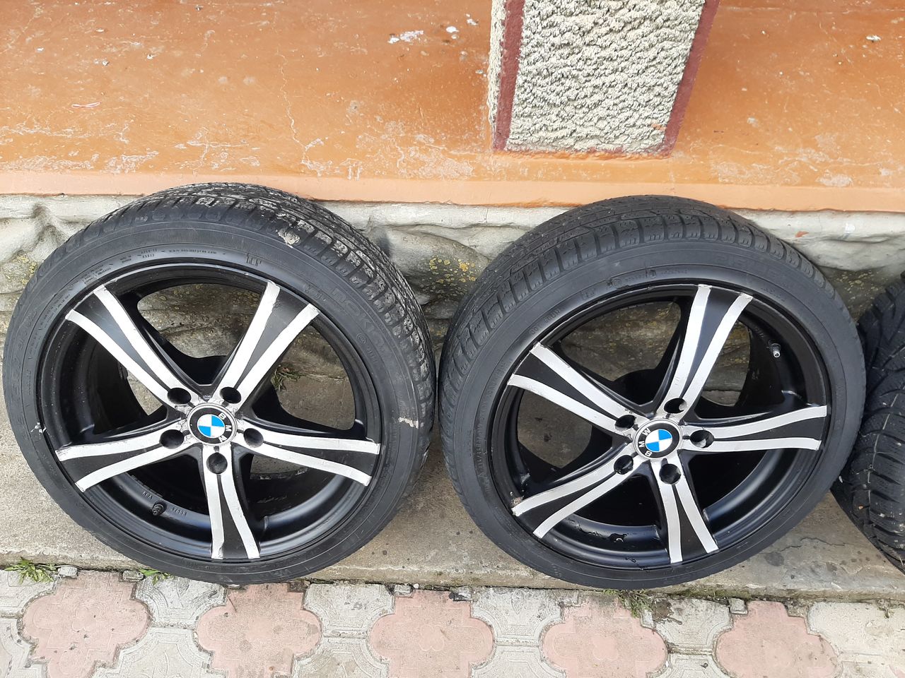 jante r17 5x120 et35 cauciucurile slabe le dau complet.