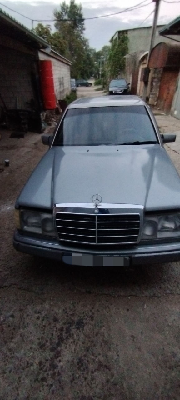 Mercedes Series (W124)