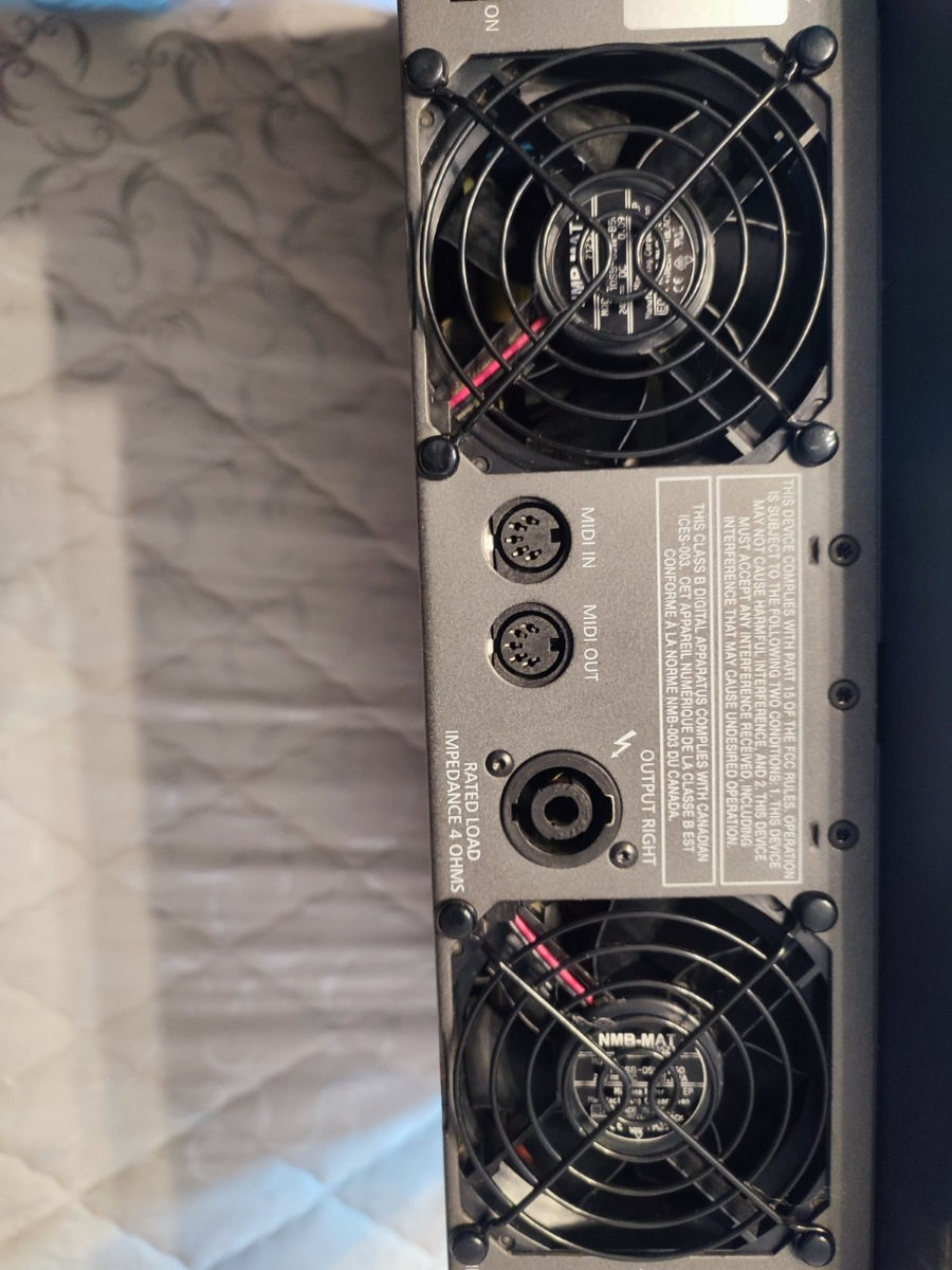 Vând Dynacord powermate 1600-3 în stare ca nou!