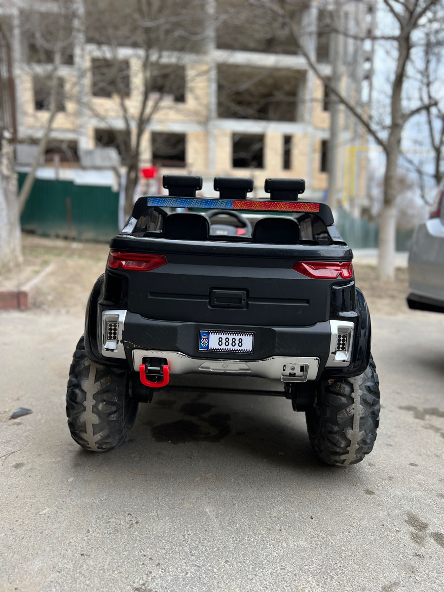Masina electrica cu 2 locuri.