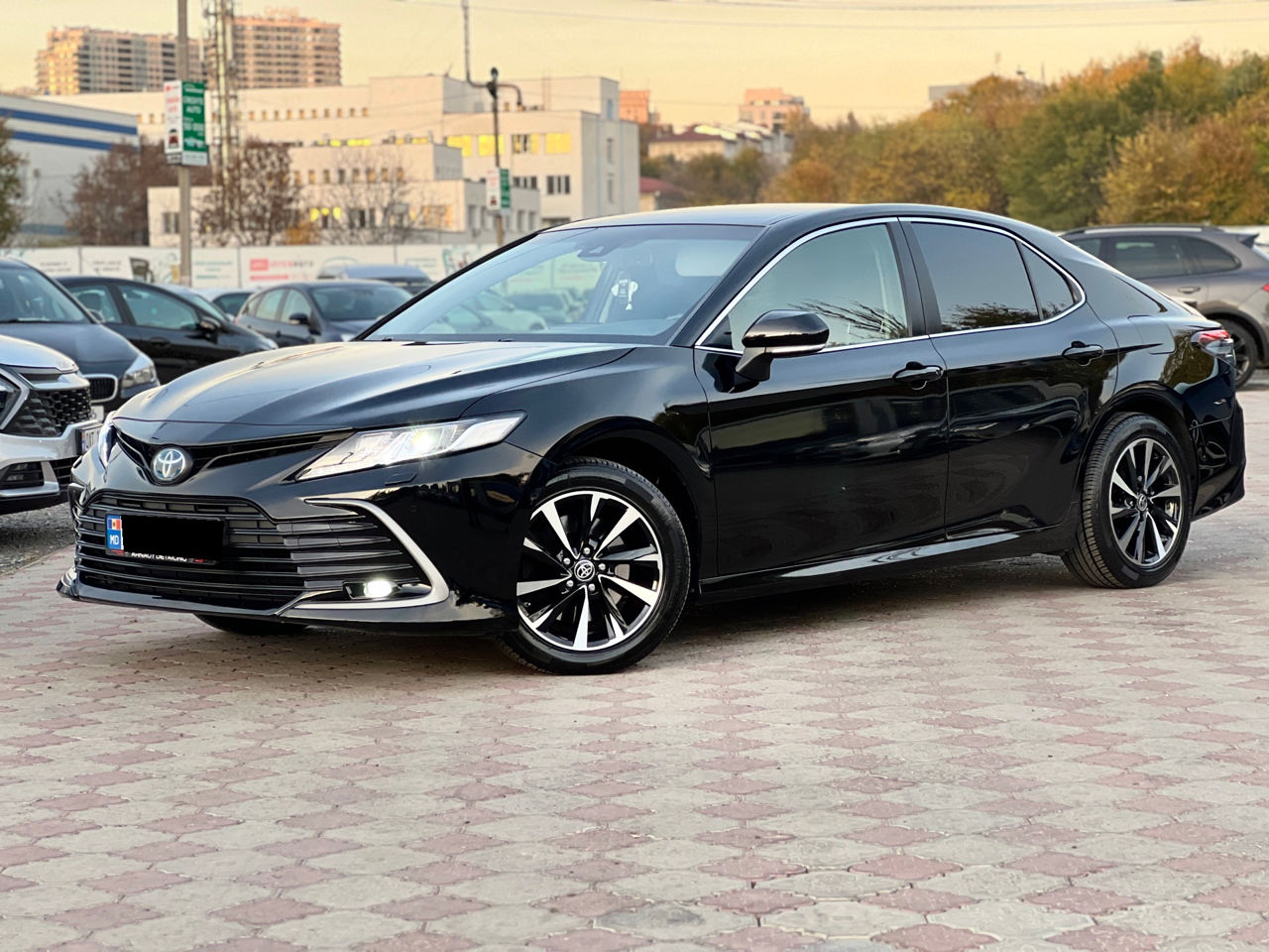 Toyota Camry 2022 г. с пробегом 131507 км, Гибрид, 29900