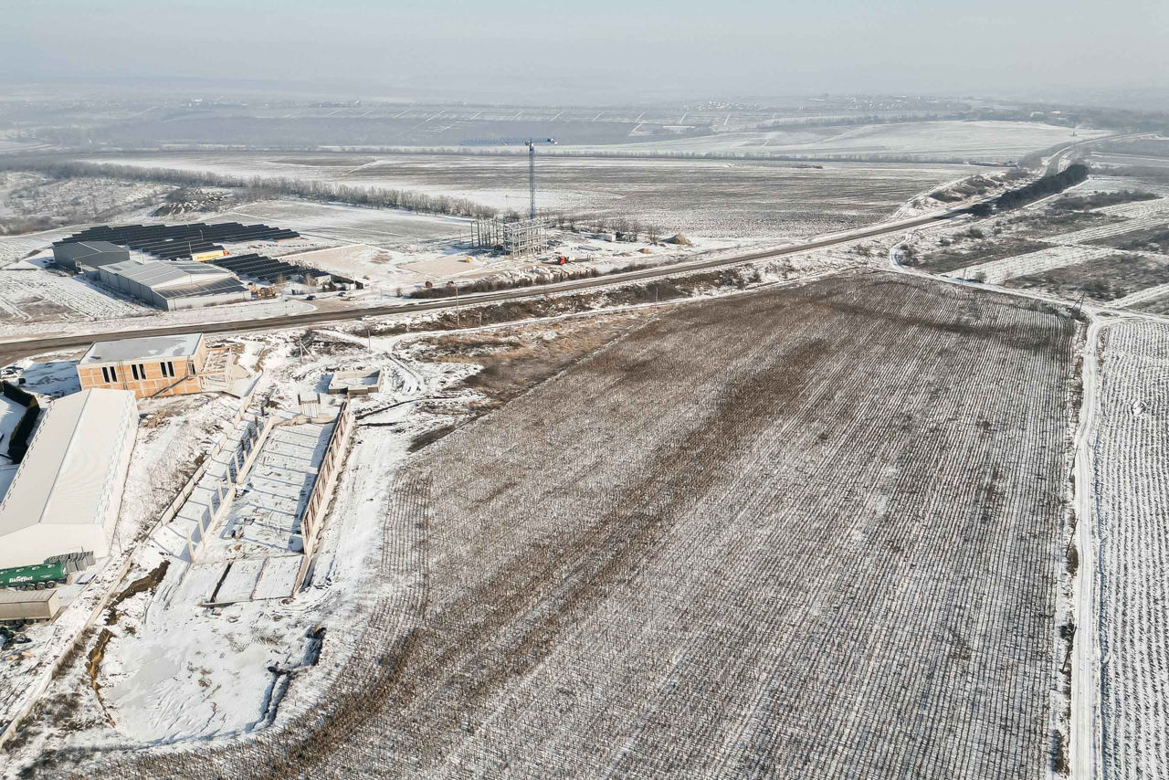 Teren agricol 2.42 Ha, Prima Linie Traseul (M14)