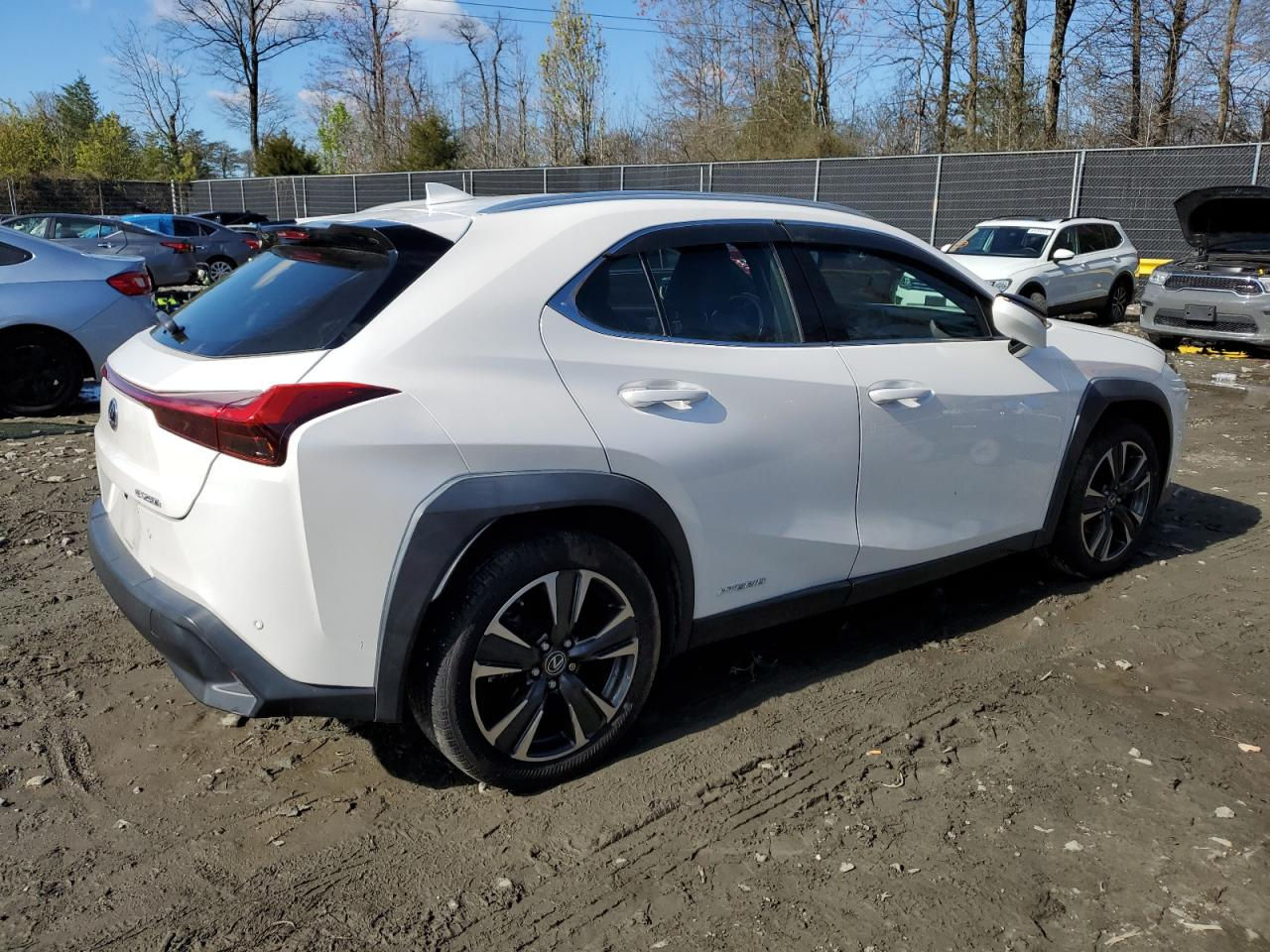 Lexus UX 2020 г. с пробегом 110080 км, Гибрид, 18500