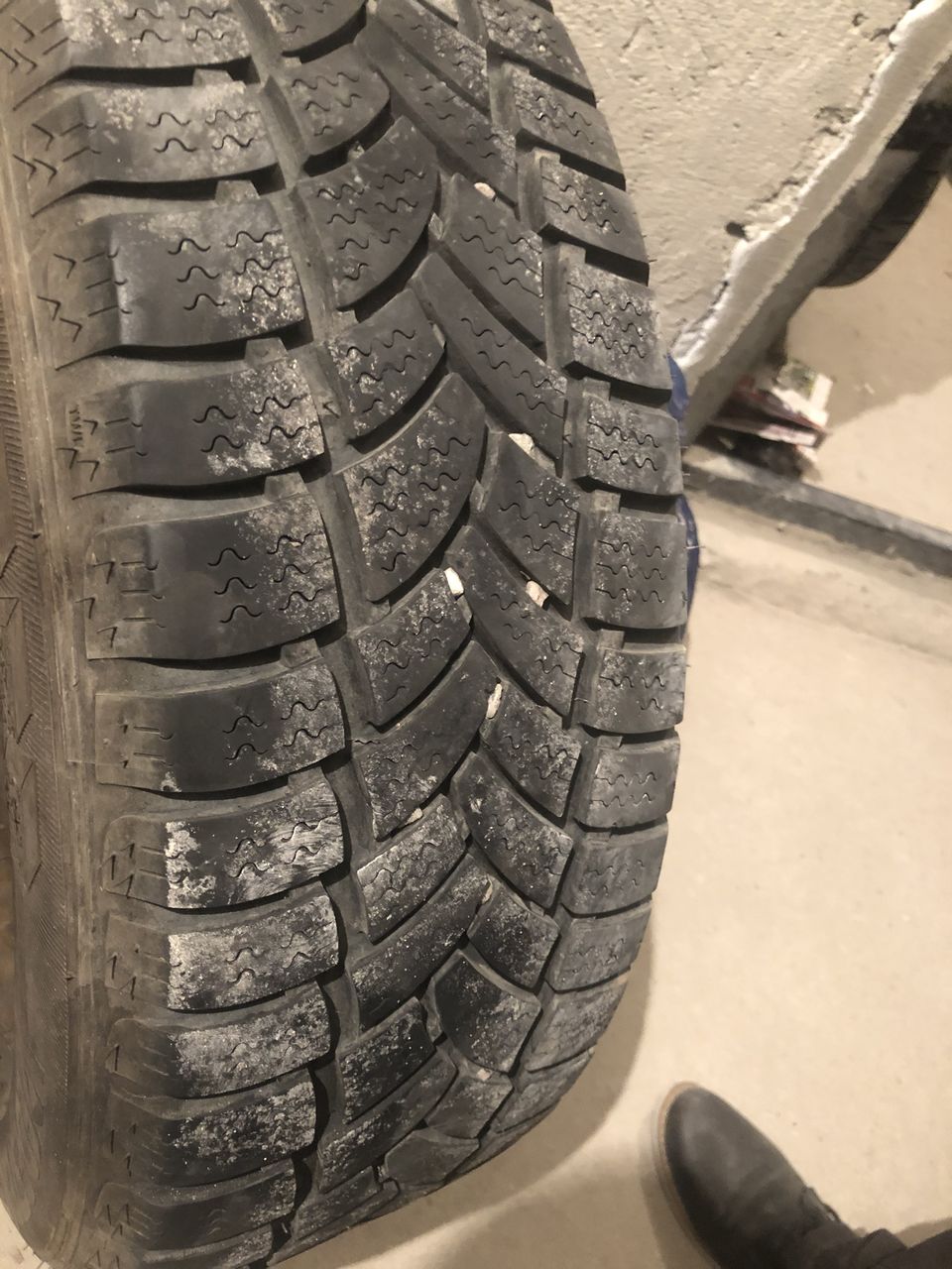 Vînd 4 Roți R16 205/65 C. Vredestein!