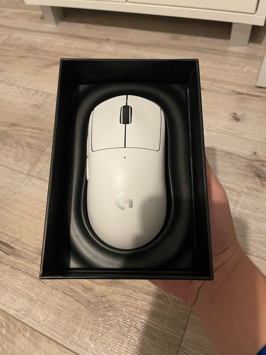 Vând logitech pro superlight