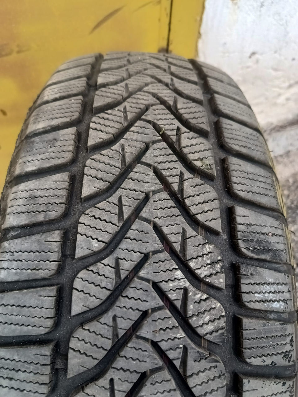 Se vind anvelope de iarna 235/60 R18