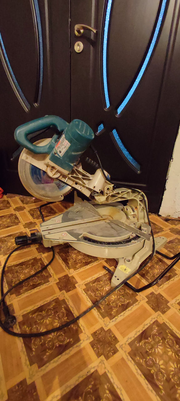Макита Торцовочная пила Makita