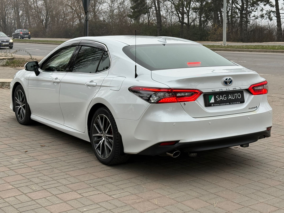 Toyota Camry an. 2022 cu rulaj 123000 km, Hybrid, 26800