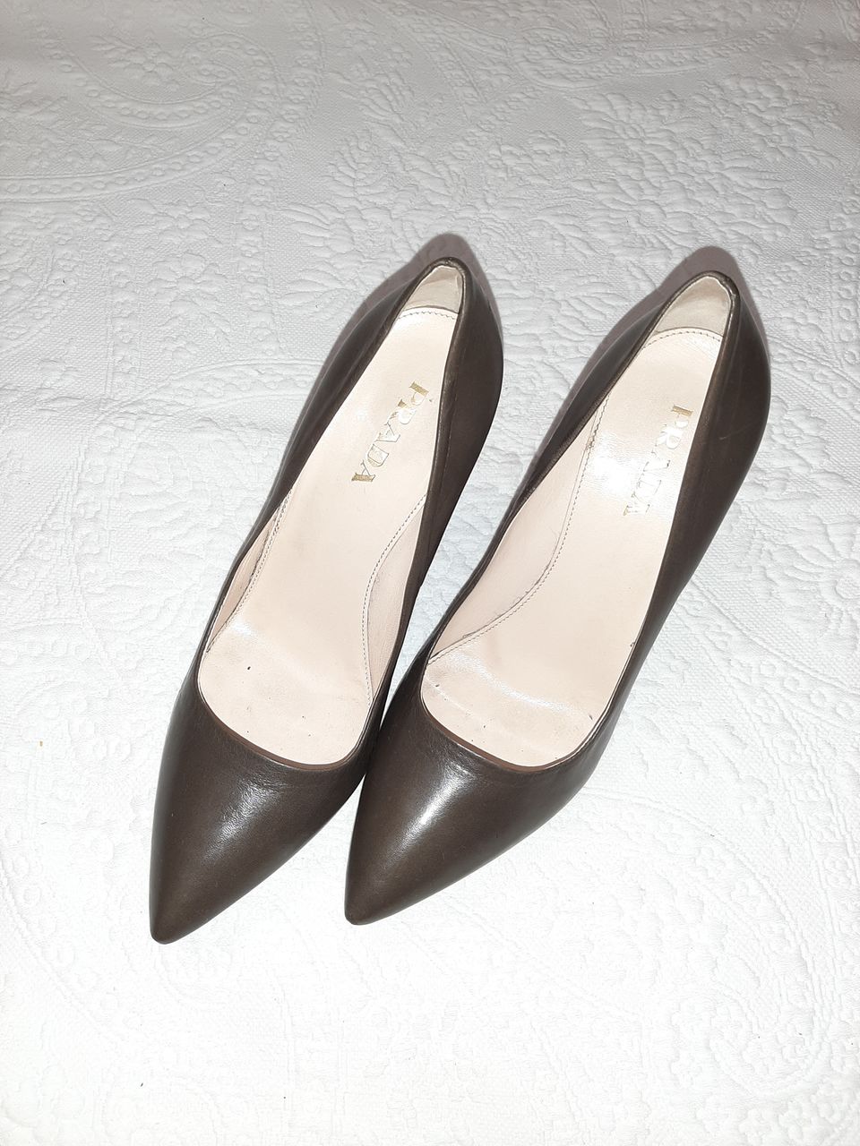 Pantofi originali,, Prada,, 100%piele naturala mar. 39