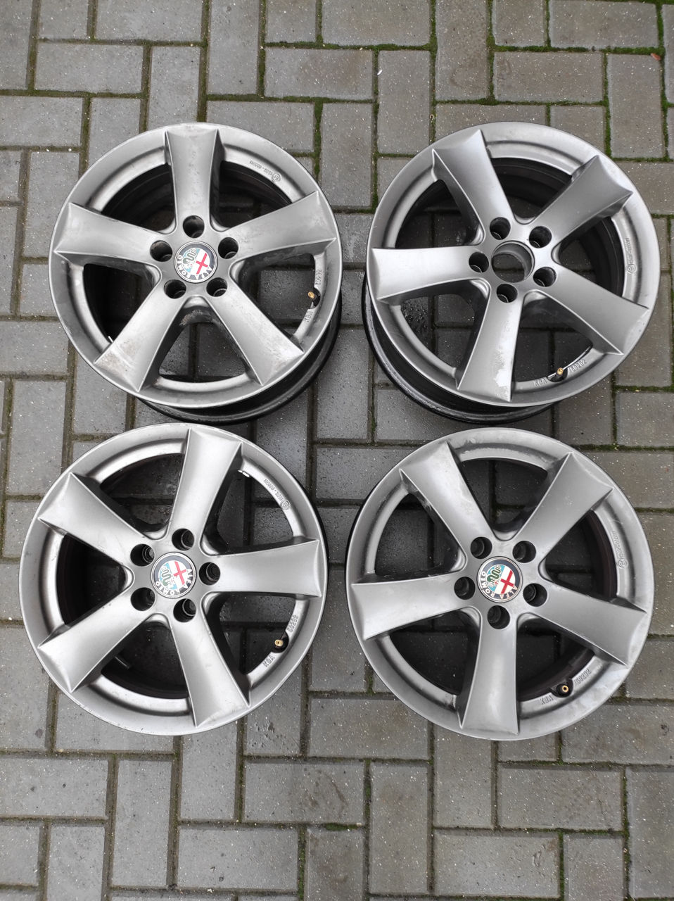 Vând discuri sure mat închis (practic negre)