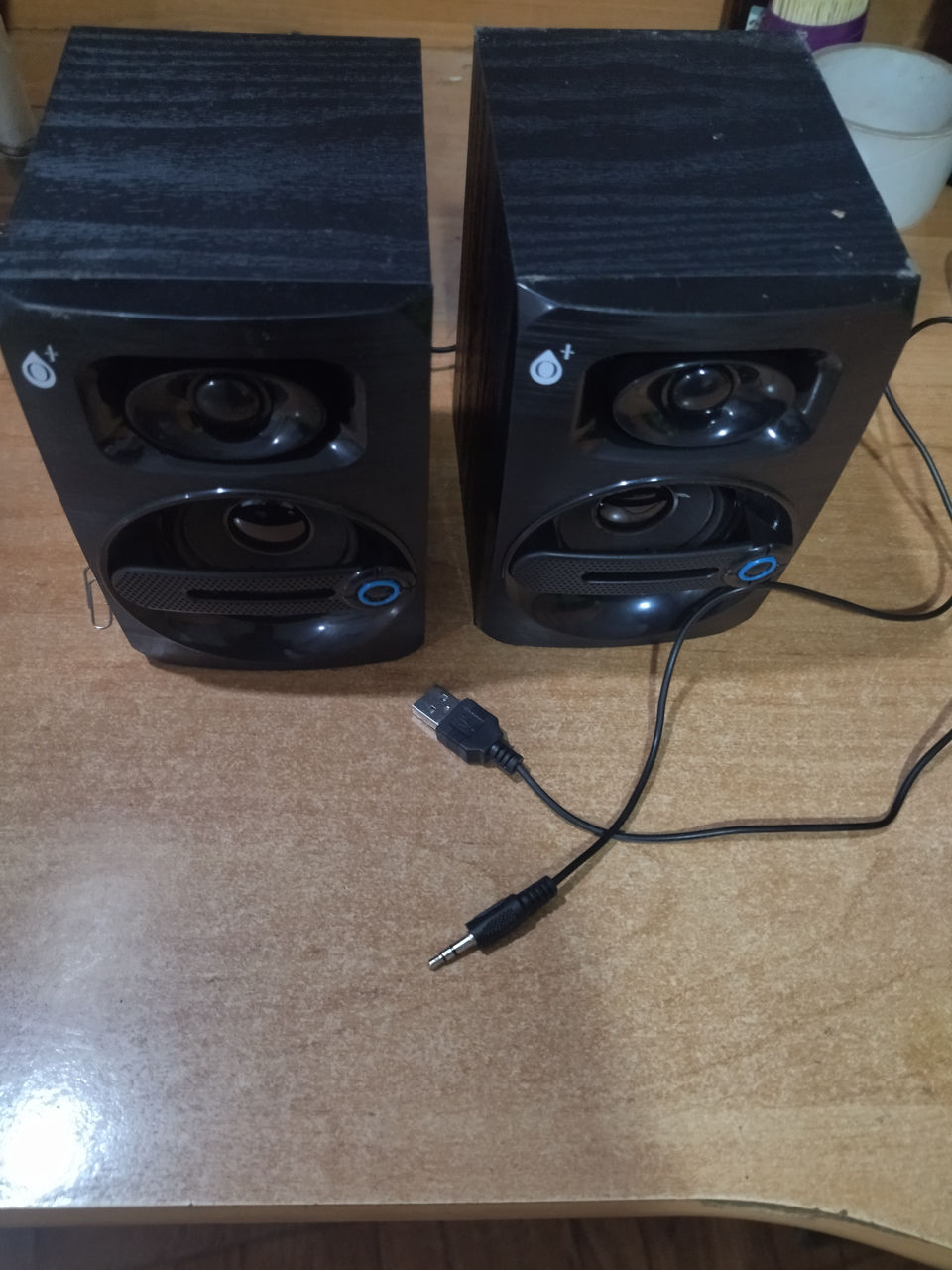 De vînzare două boxe mici sunt nou Petru calculator sau telefon