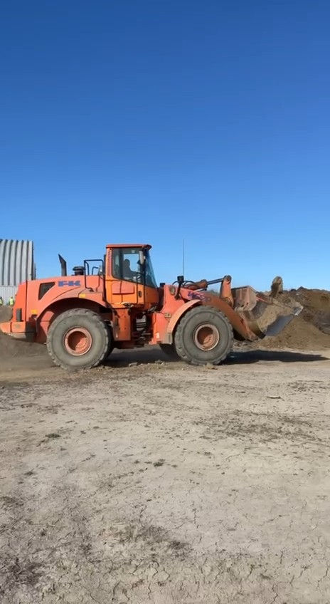 Vând încărcător frontal Fiat Kobelco W271 (cupă 5 m³)