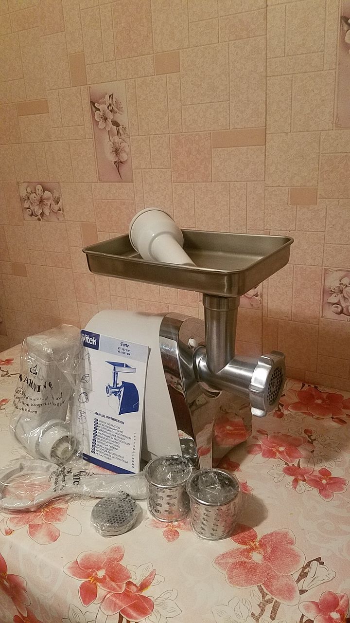 Мясорубка-овощерезка Vitek Vt-1671 W forte