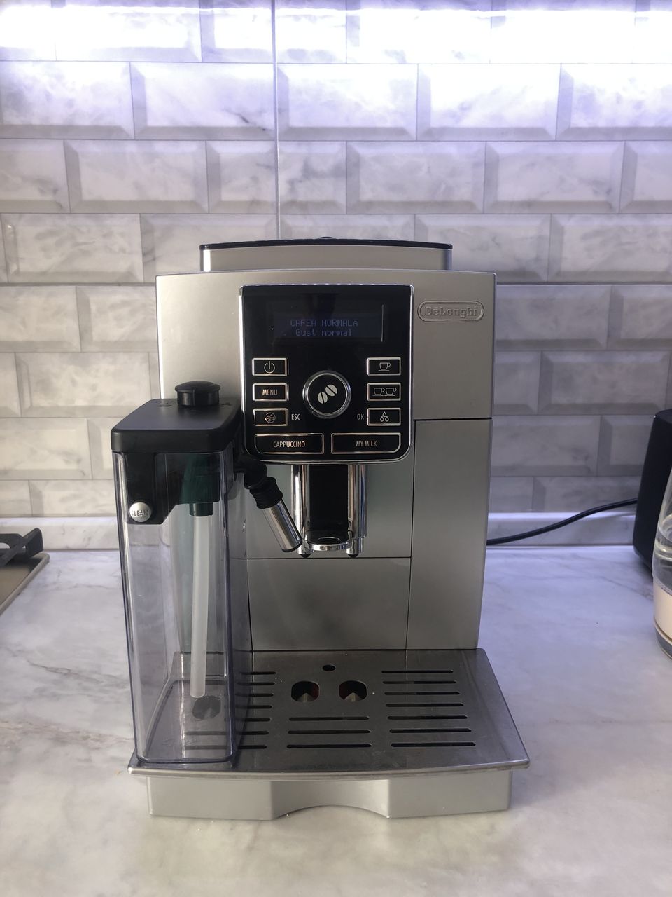 Aparat de cafea DeLonghi