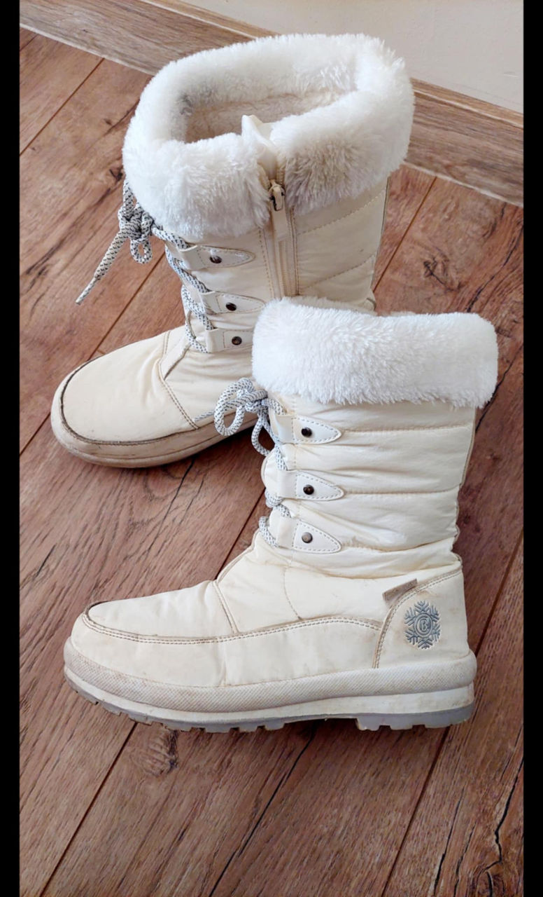 Incaltaminte pentru fetite, si baieti, marimea: 27,32, 33, 34, 36,37,38 La mina a doua. 50 lei perec