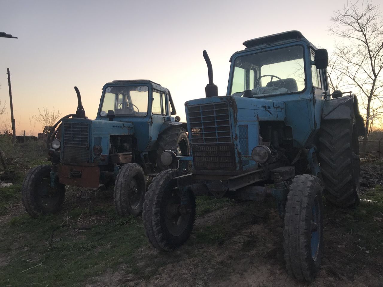 Vin 2 tractoare. MTZ 1 buc. 3000€