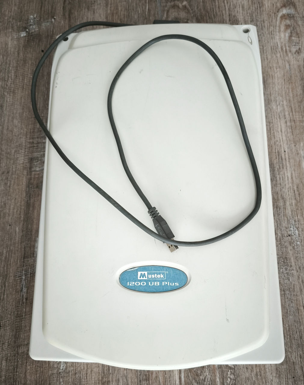 Scanner A4, Mustek 1200 UB Plus - 200 lei