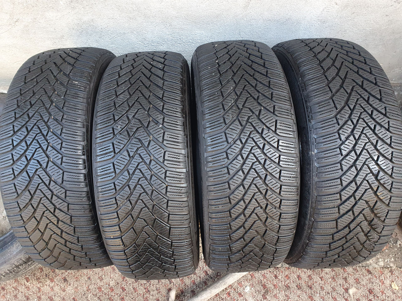 195/65/ R15- Continental.