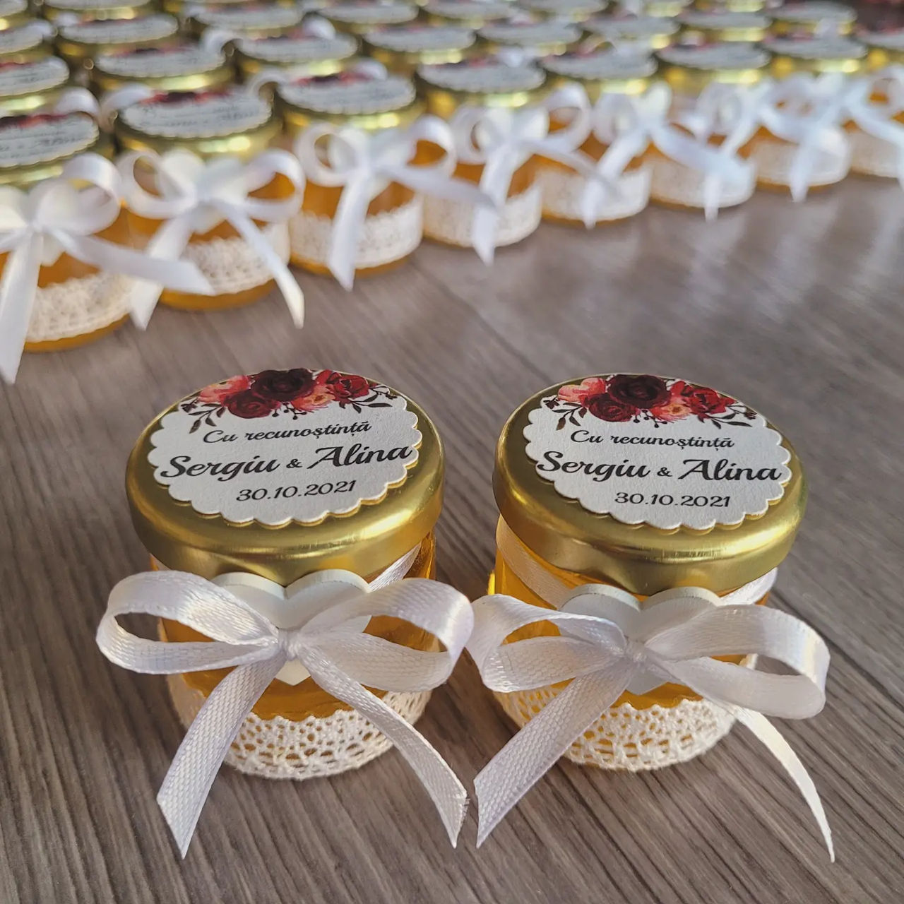 Borcanele hexagonale cu miere de albini - Marturii dulci!