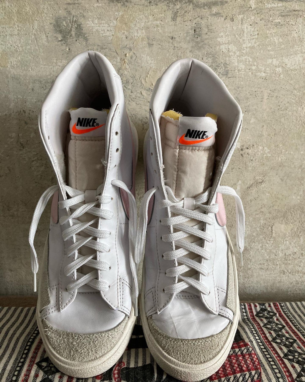 Nike blazer pink swoosh