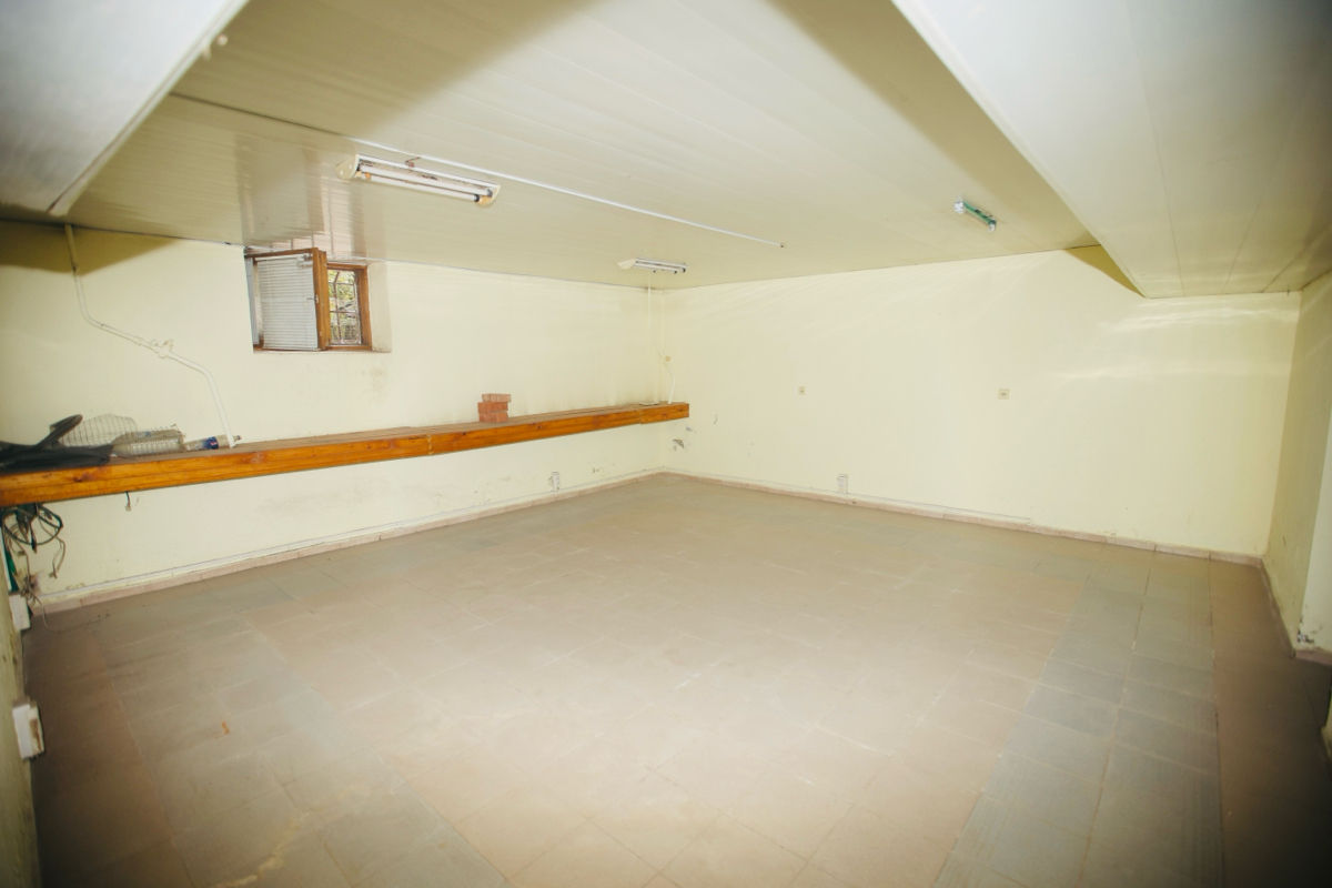 Demisol 150m Buiucani ( Flacăra )