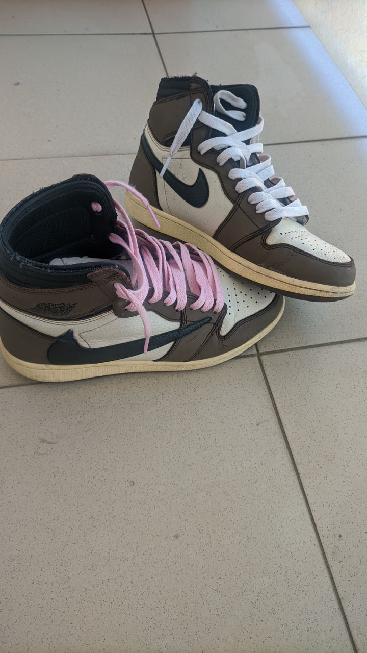 Vând Jordan 1 High x Travis Scott