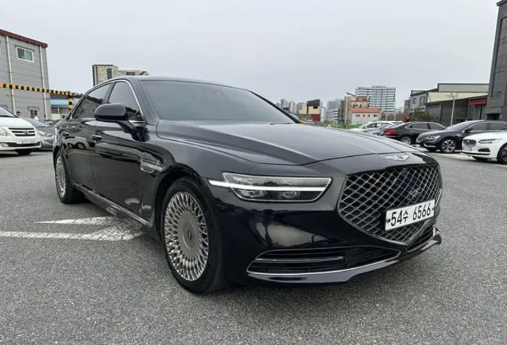 Genesis G90