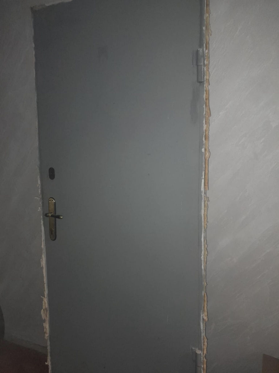Продам металлическая дверь
