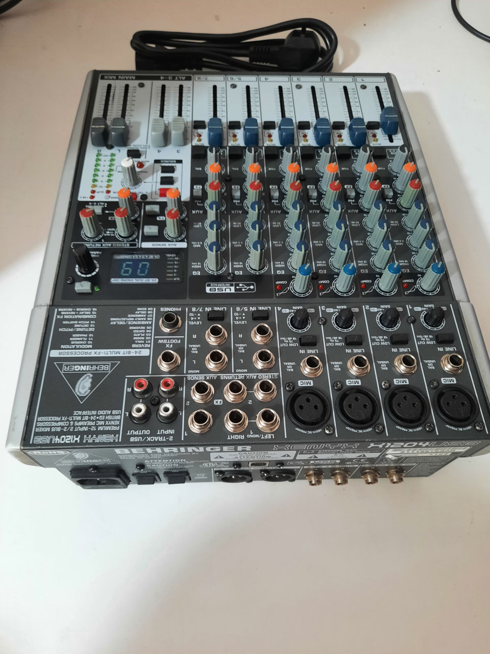 Mixer pasiv ,,behringer'' 1204 fx, rever, dilay , 99 programe echouo