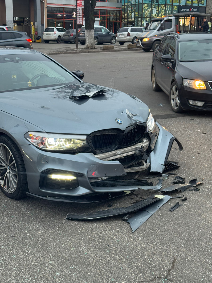 BMW 5 Series an. 2017 cu rulaj 10000 km, Benzină, 18000