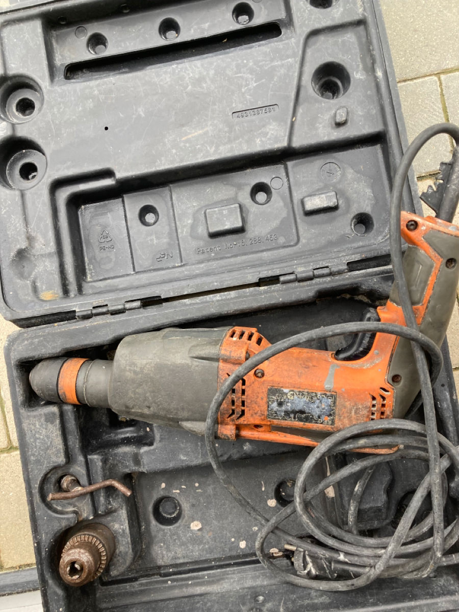 Aeg rotopercutor defect,funcționează numai in poziția ciocan.