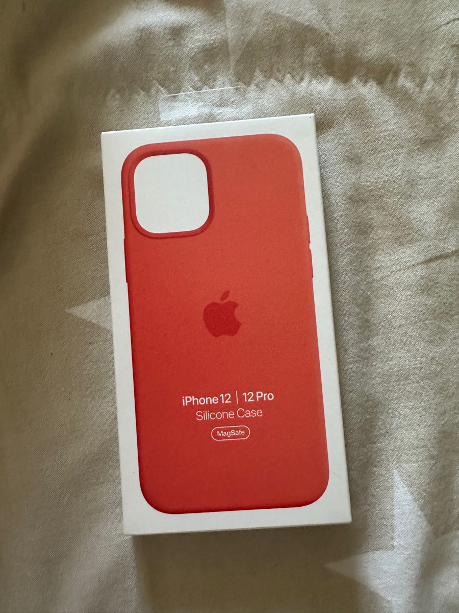 Original Apple iPhone 12/12 Pro Silicone Case MagSafe