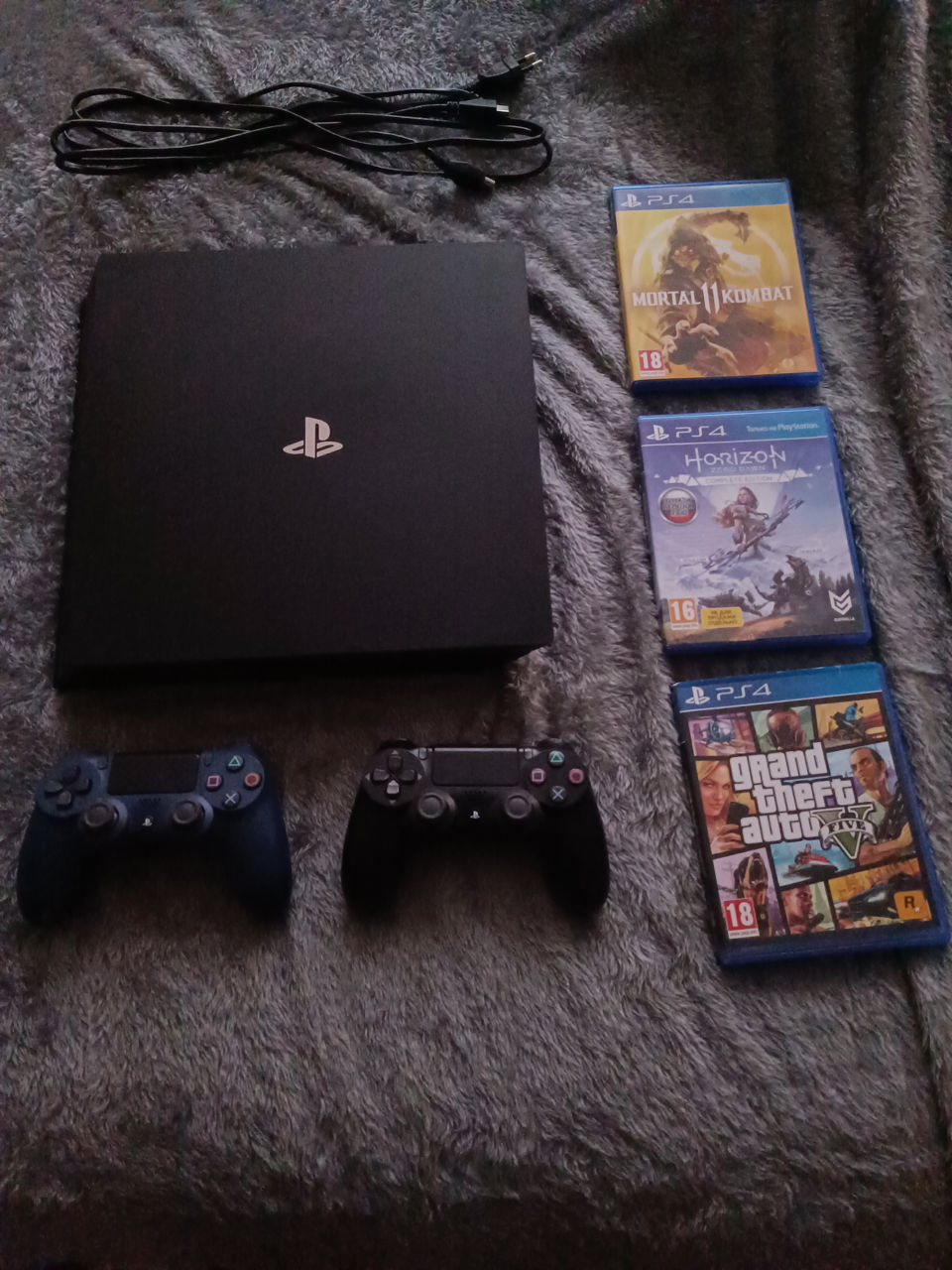 Продаю игровую приставку