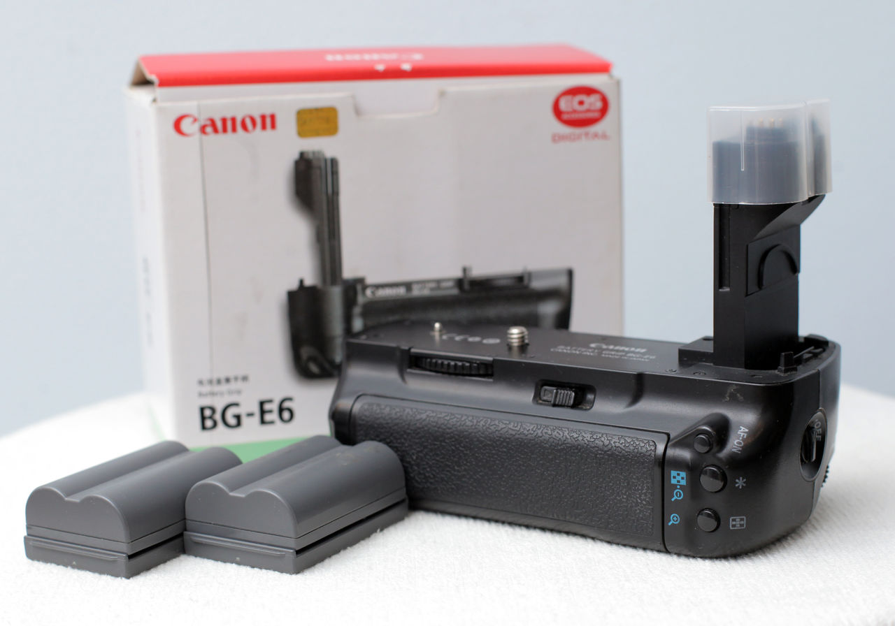 Canon EOS 5d mark 2 , Battery Grip BG-E6.