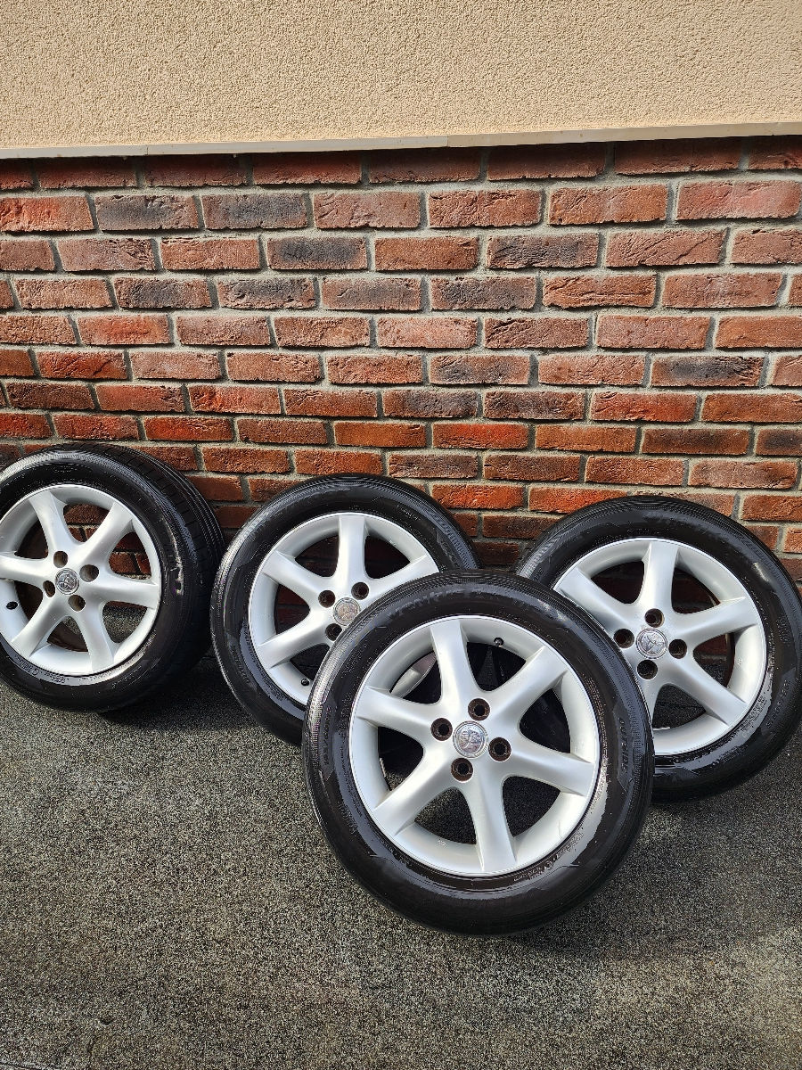 Jante + anvelope Toyota 195/60/R15
