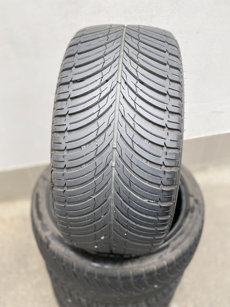 Fața 245/40/R20 Spate 275/35/R20