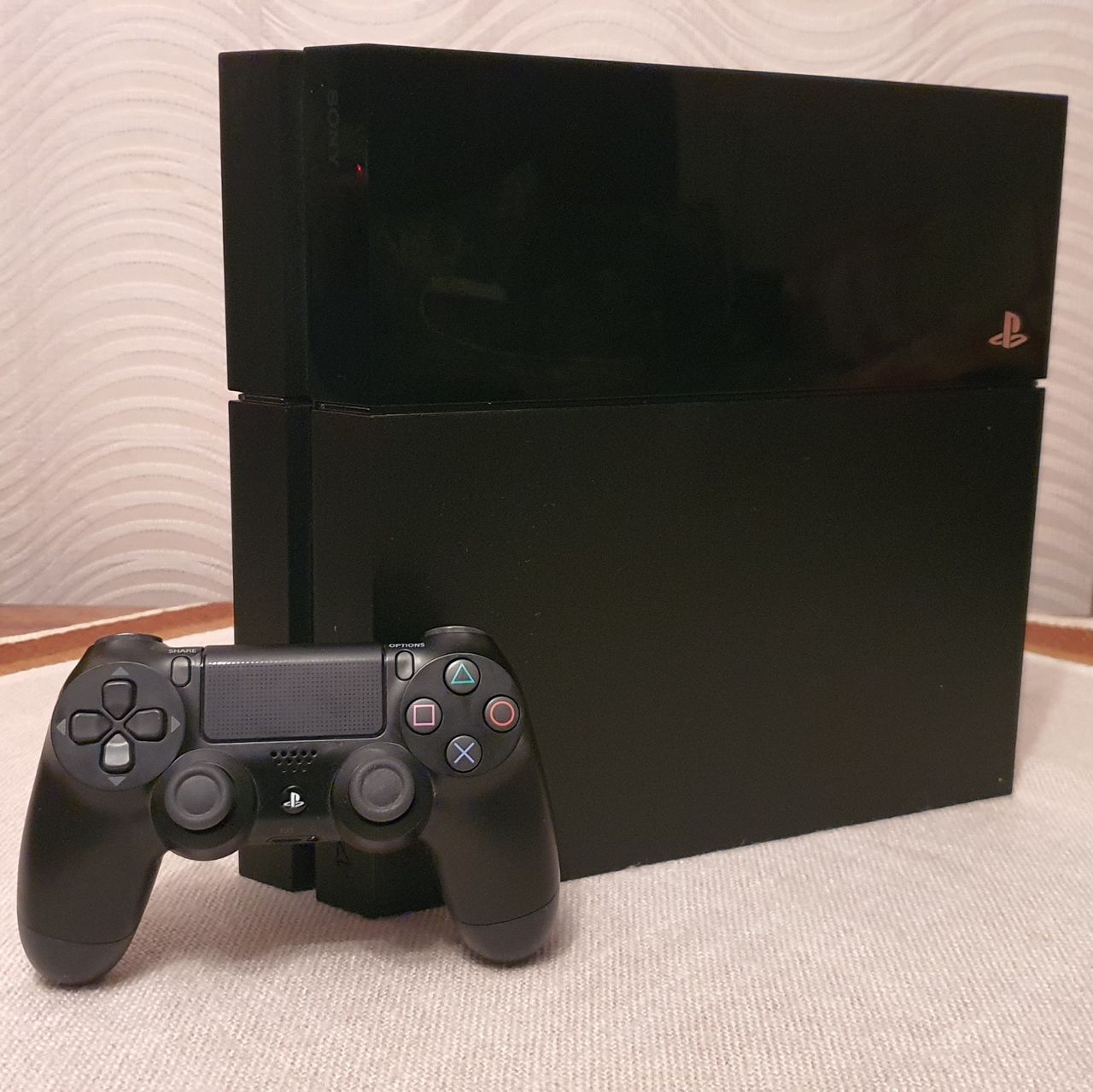 Playstation 4 1TB + 12 Jocuri si PS PLUS