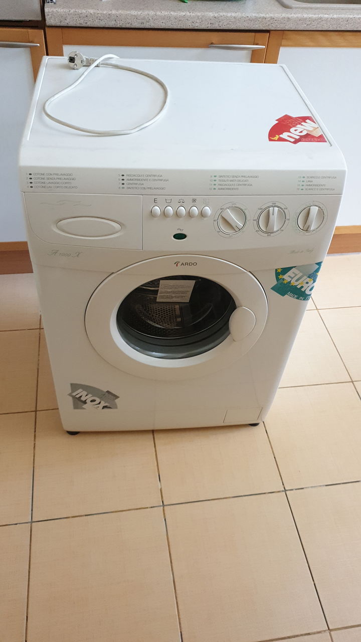 vând mașina de spălat Ardo