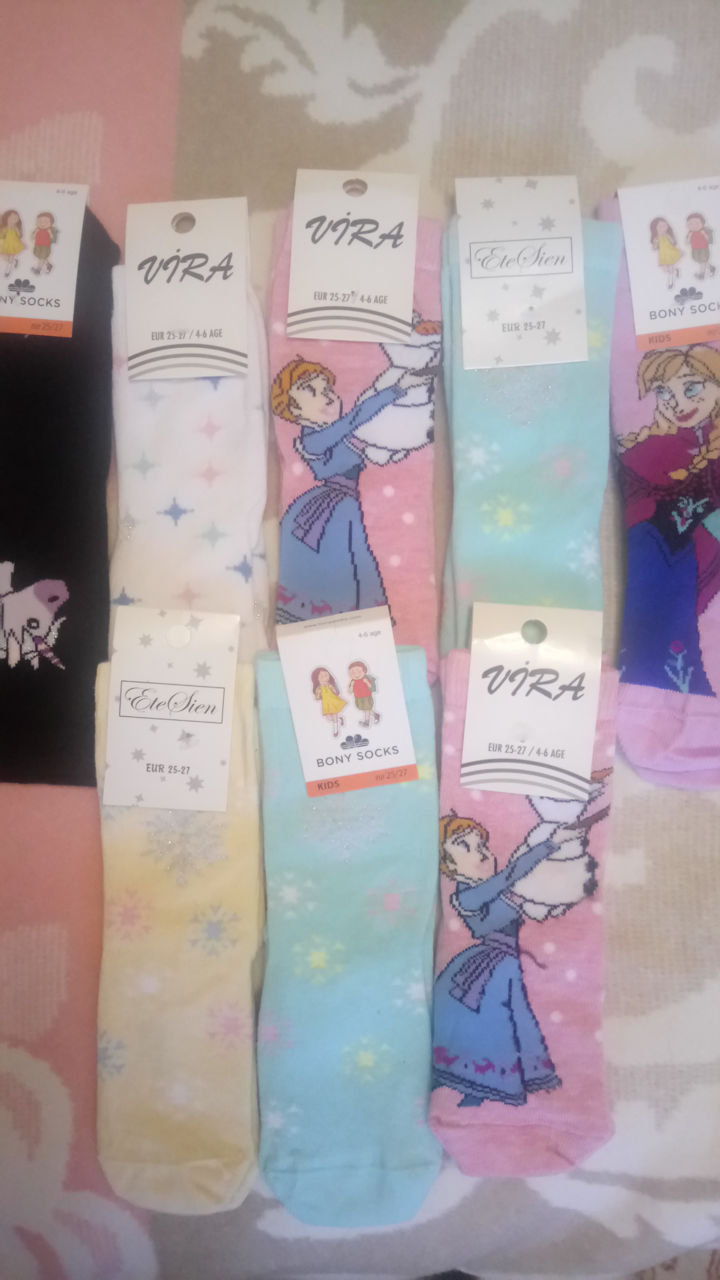 Strampi și ciorapi in asortiment pentru copii